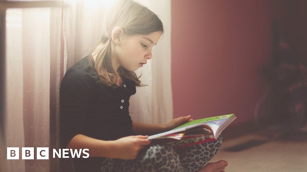 Covid had negative impact on children's reading - Estyn - BBC News