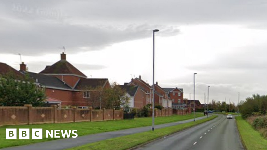Hundreds left without gas after car crash causes leak - BBC News