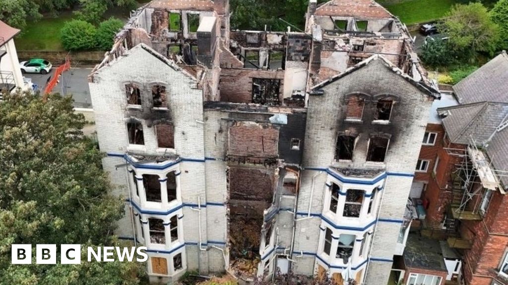 Scarborough: Plans submitted to demolish fire-ravaged hotel - BBC News