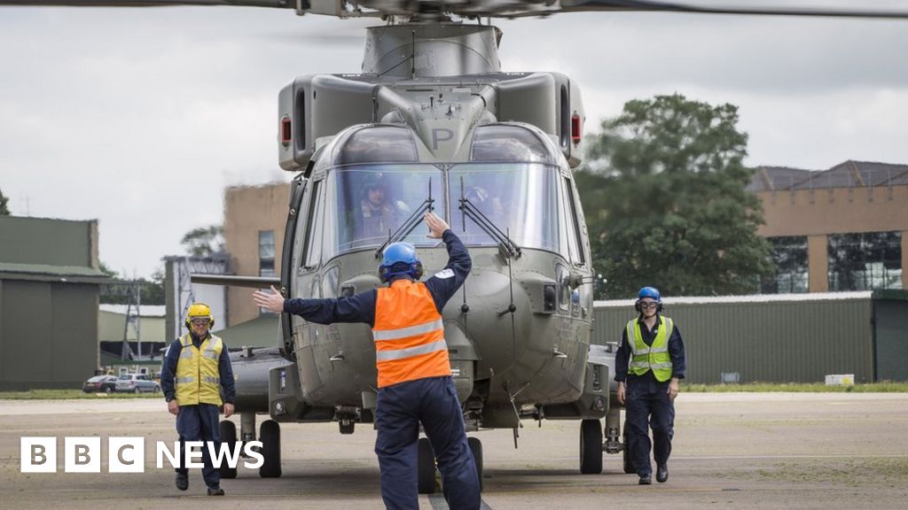 Last Merlin helicopter leaves RAF Benson - BBC News