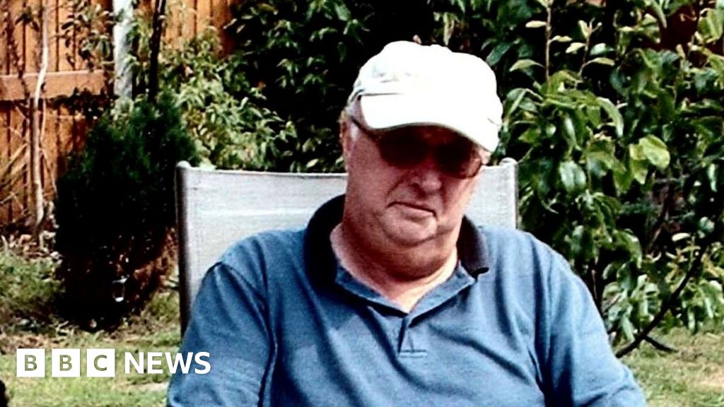 Roy Galvin dies after cyclist 'dispute' in Gosport - BBC News