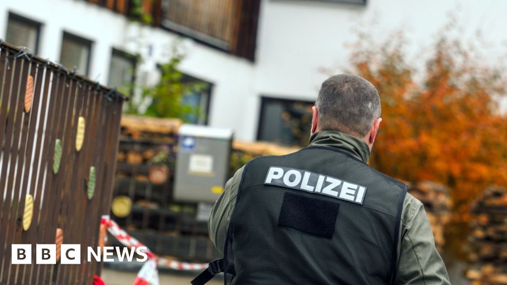 Germany shootings: 'Far-right gunman' injures Bavaria police - BBC News