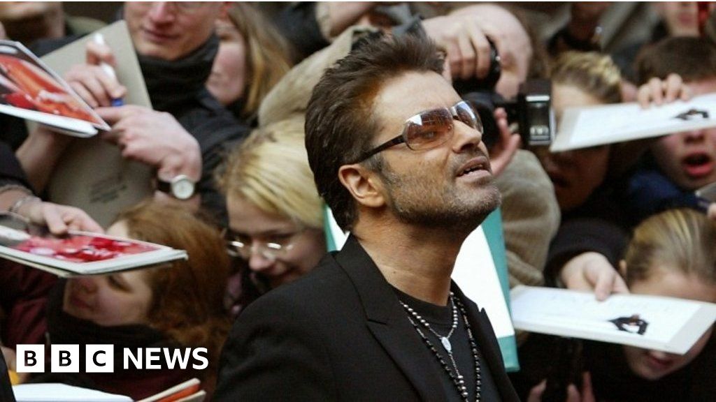 George Michael dies 'peacefully at home' - BBC News