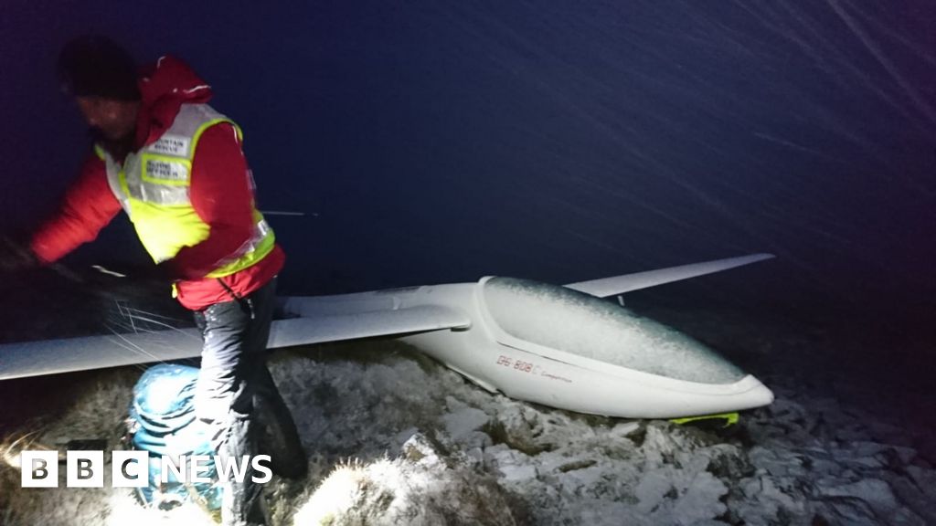 Cheviot glider pilot lowered 1,300ft after crash - BBC News