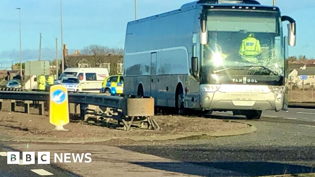 Pedestrian killed after being struck by bus in Aberdeenshire - BBC News