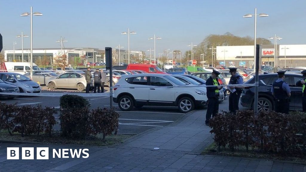 Man seriously injured in shooting at Drogheda retail park - BBC News