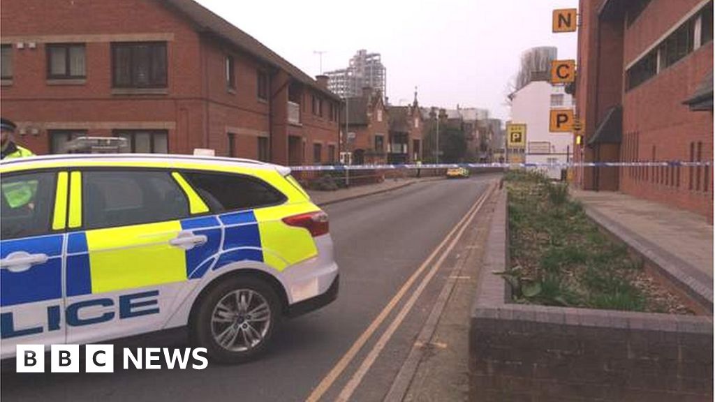 Ipswich stab pair in life-threatening condition - BBC News