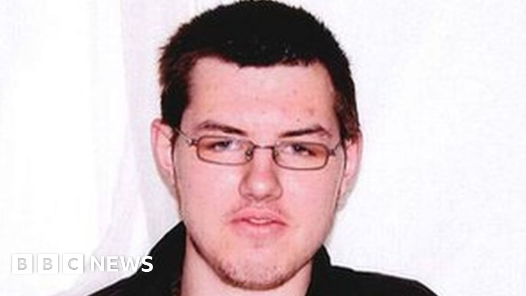 Steven Davidson-Hackett death: Family 'betrayed' by courts - BBC News