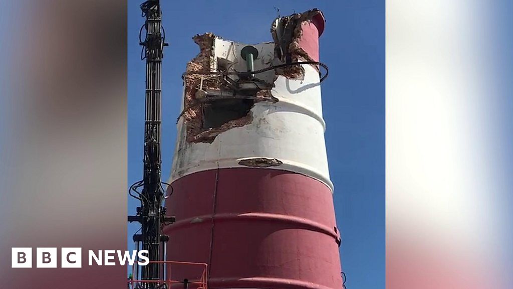 Orfordness Lighthouse: Demolition brings down Suffolk landmark - BBC News