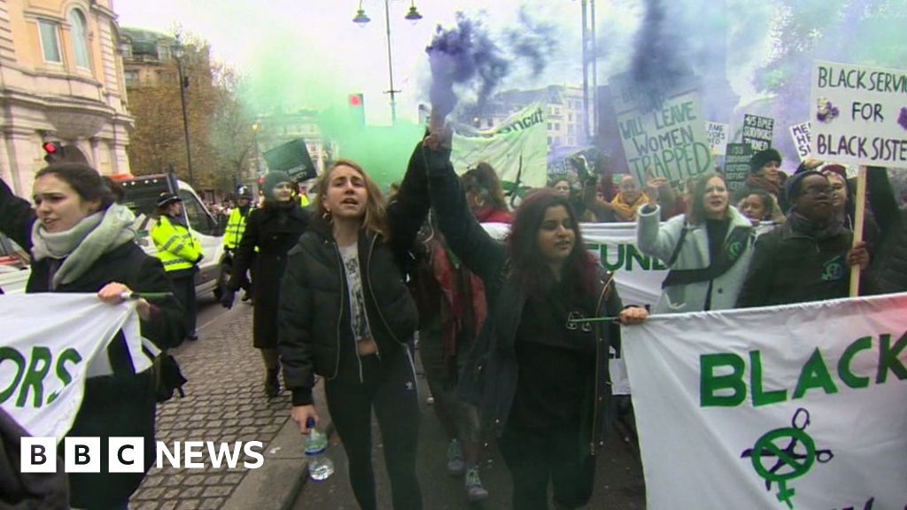 Sisters Uncut: Domestic violence protest blocks Waterloo Bridge - BBC News