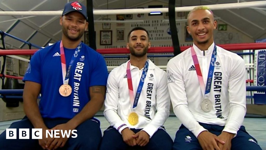 Tokyo 2020: West Midlands boxers reflect on Olympic Games - BBC News