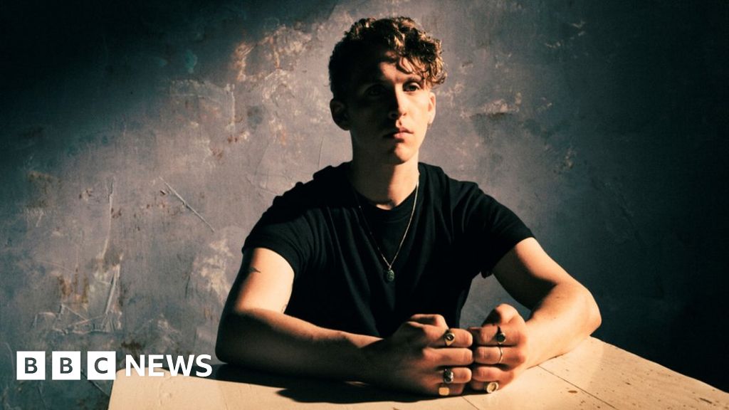 Rhodes interview: How I conquered my fear of singing in public - BBC News