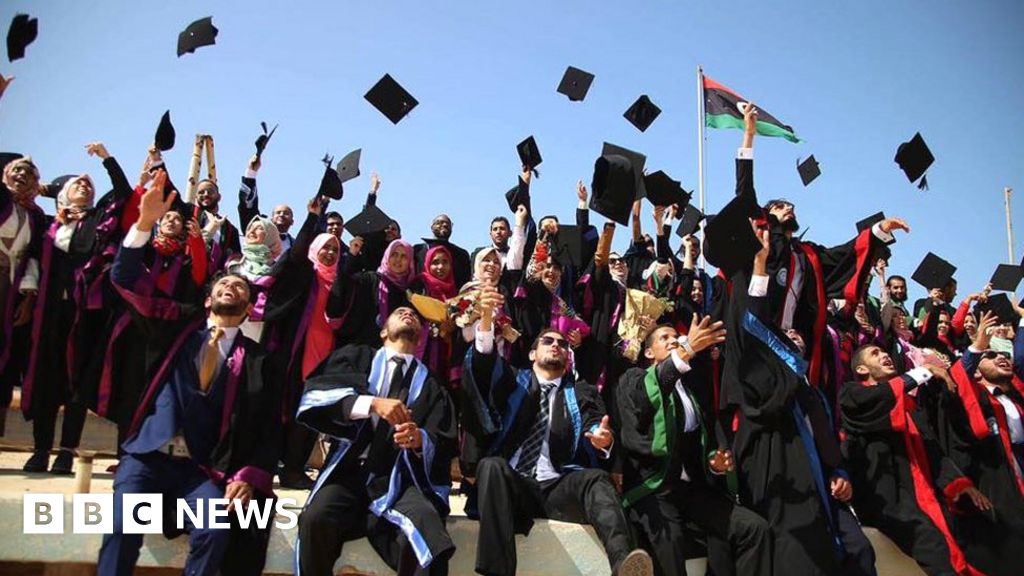 In pictures: Libyan students celebrate graduation amid ruins - BBC News