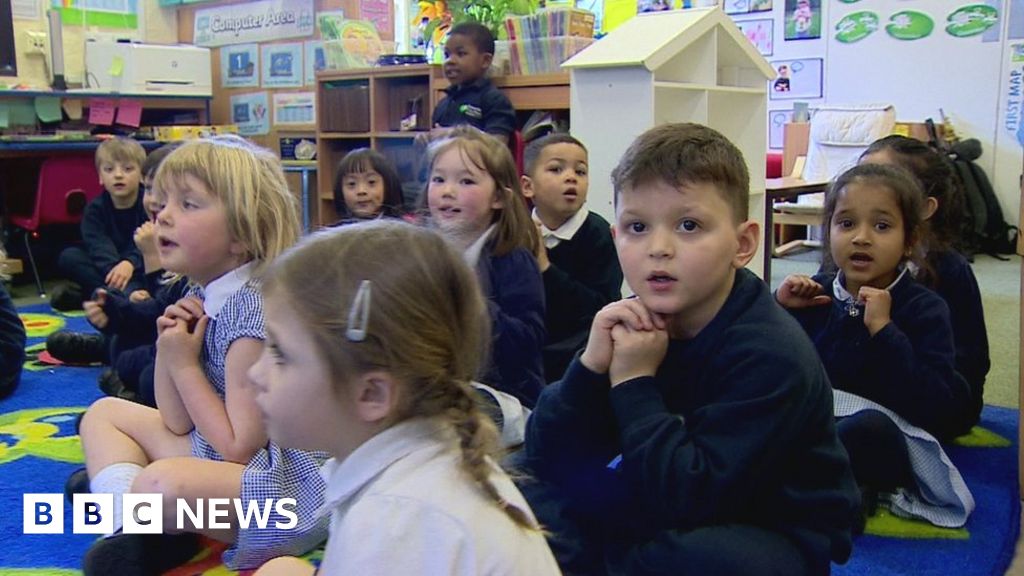 Poorer children 'lose out' on primary school places - BBC News