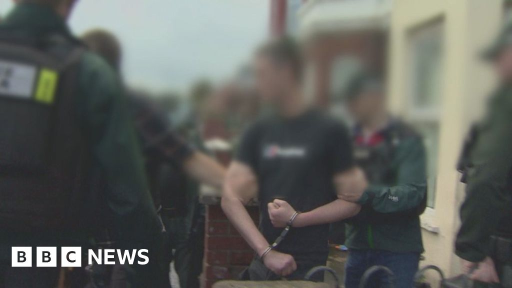 Police drug raids: PSNI sends texts to phone numbers found - BBC News