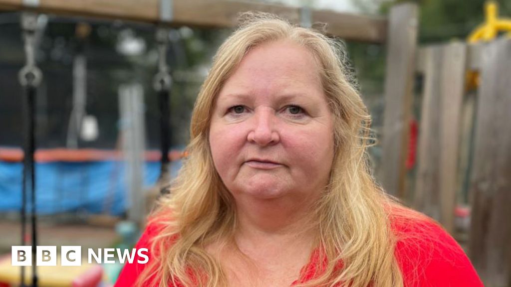 'It is almost impossible to run a home and foster' - BBC News