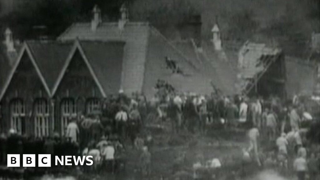 Aberfan remembered: Disaster in the Welsh valleys - BBC News