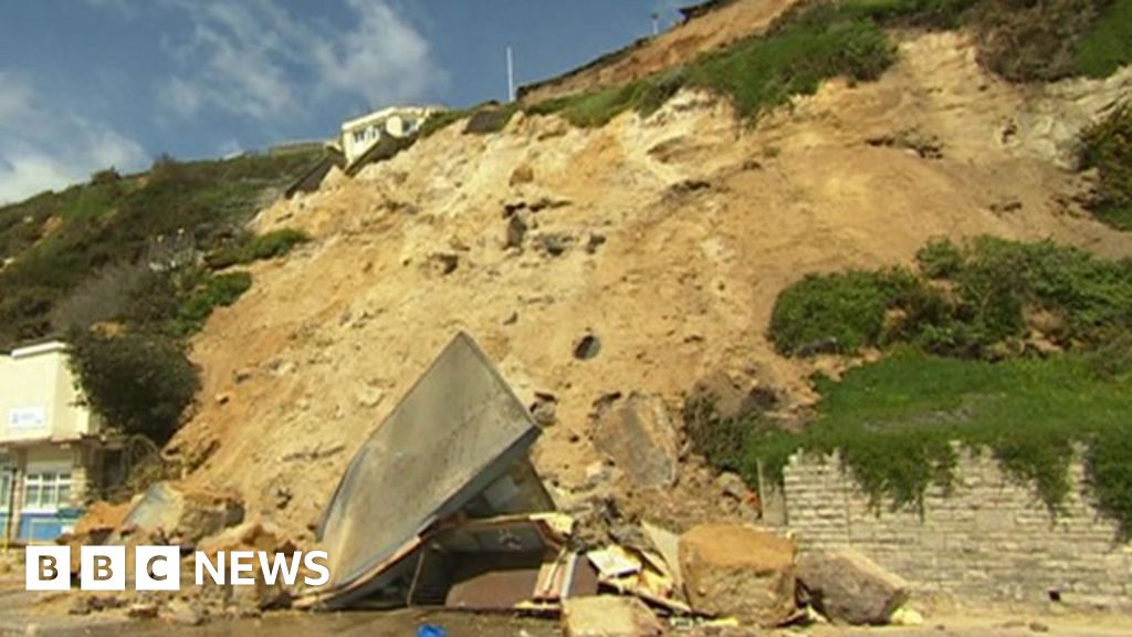 Bournemouth cliff landslide crushes toilets and lift - BBC News