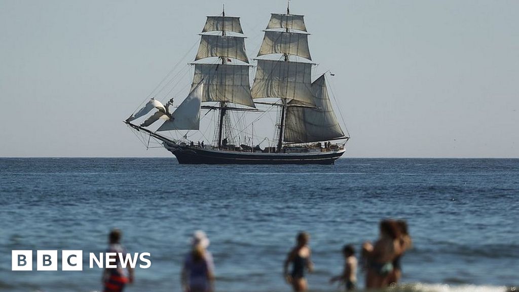 Vessels arrive for Blyth Tall Ships regatta - BBC News