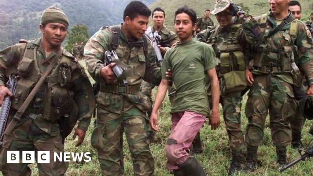 Colombian Farc rebels to 'stop recruiting minors' - BBC News