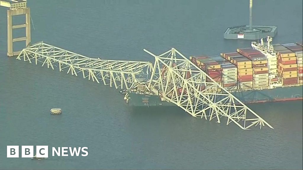 Daylight reveals extent of damage to Baltimore bridge - BBC News