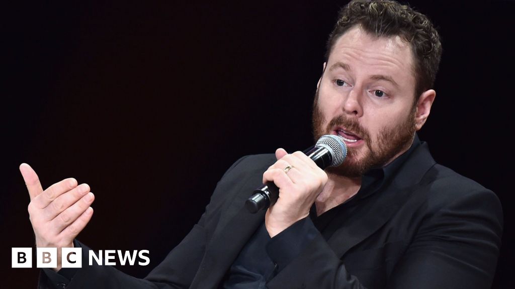 Facebook founding president sounds alarm - BBC News