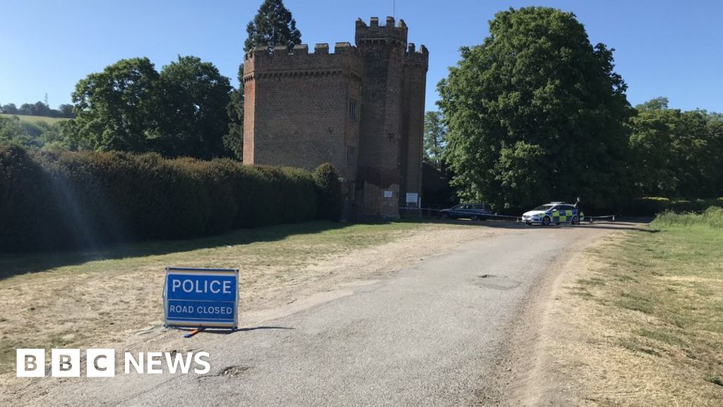 Lullingstone Castle: Man dies following disturbance near lake - BBC News