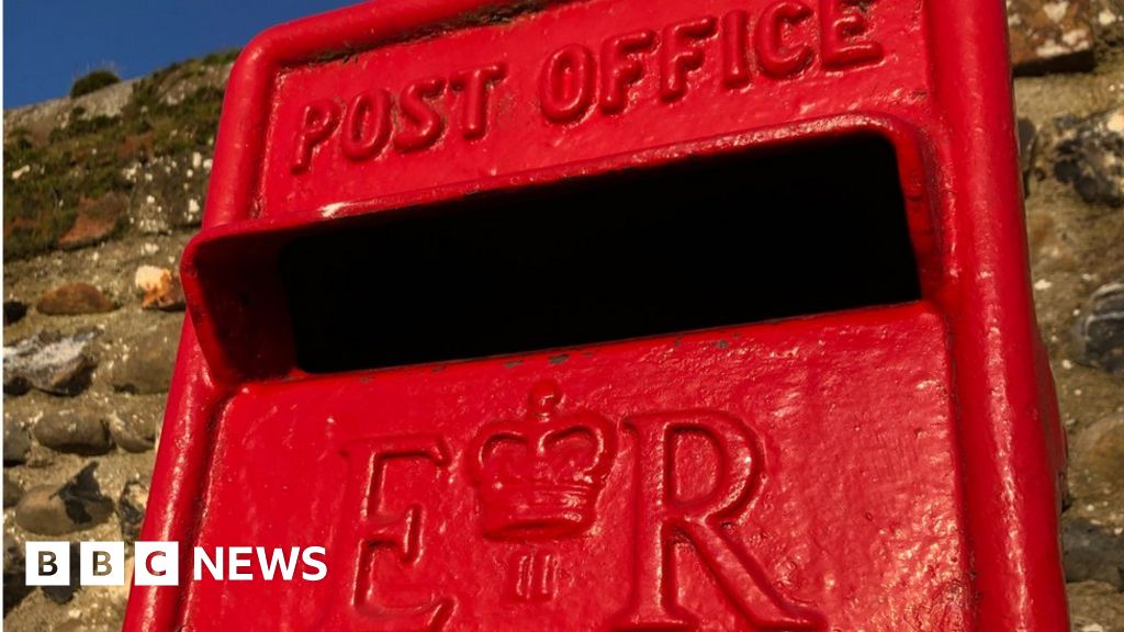 Eleven post boxes stolen in Suffolk in past year, say police - BBC News