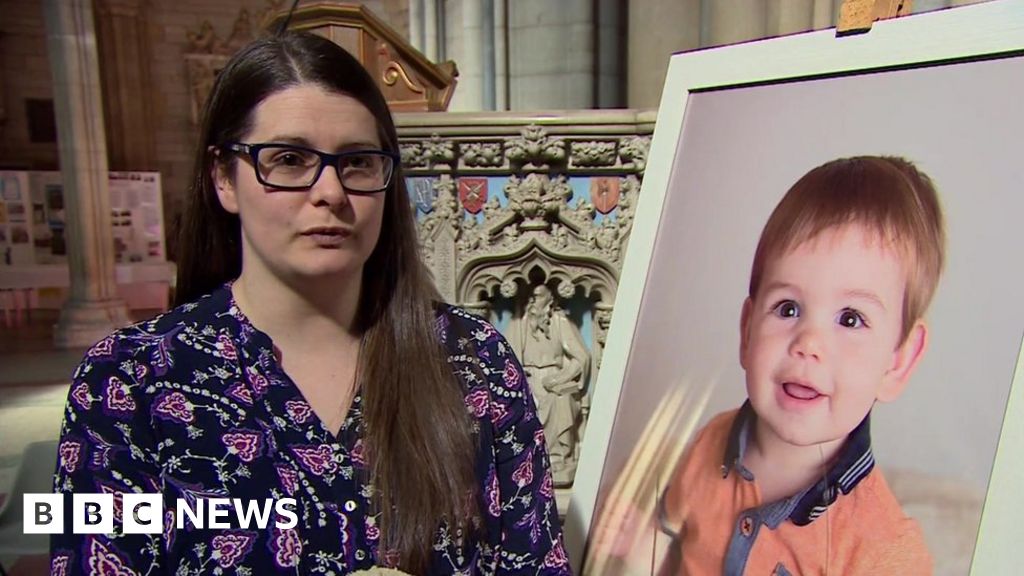 Jeremy Hunt 'sorry' NHS 111 call did not spot boy's sepsis - BBC News