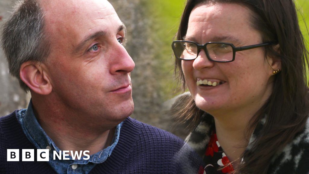 Love during lockdown: 'Be strong and just go the extra mile' - BBC News