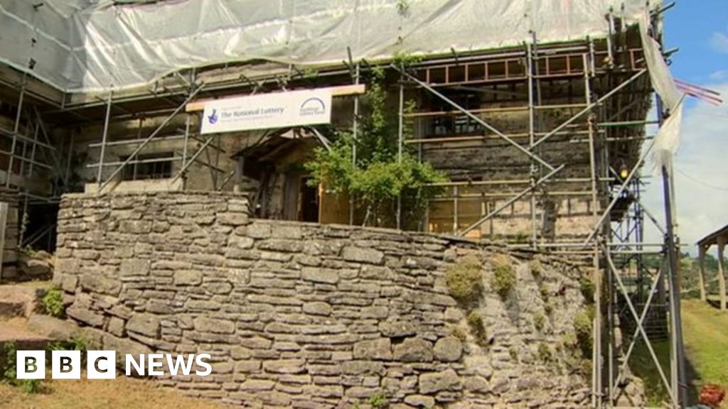 £2.5m grant to restore medieval manor house Llwyn Celyn - BBC News