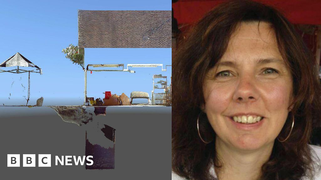 Helen Bailey murder trial: Jury taken to home of author - BBC News