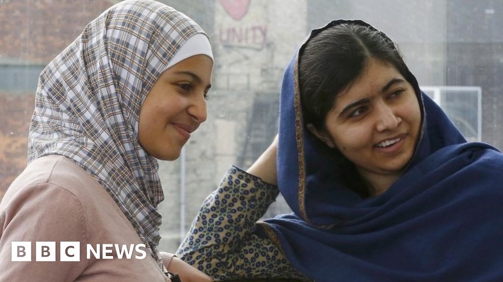 Malala and Muzoon reunite to proclaim benefits of education - BBC News