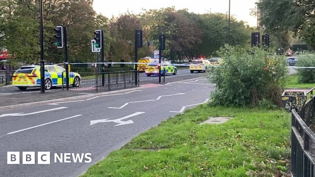 West Denton: Teenager killed and two women hurt in bus stop crash - BBC News