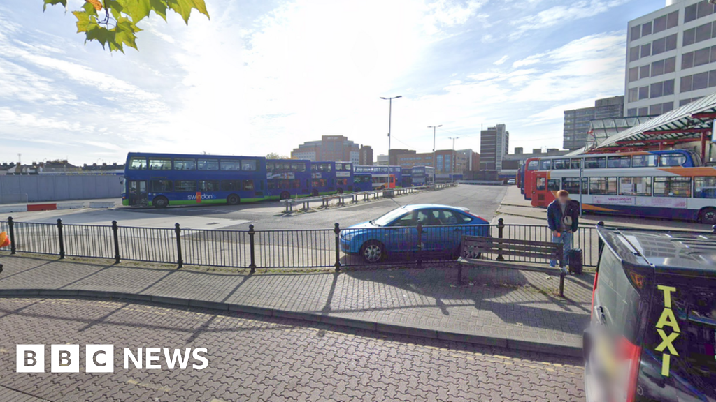 Council agrees Swindon needs better buses - BBC News