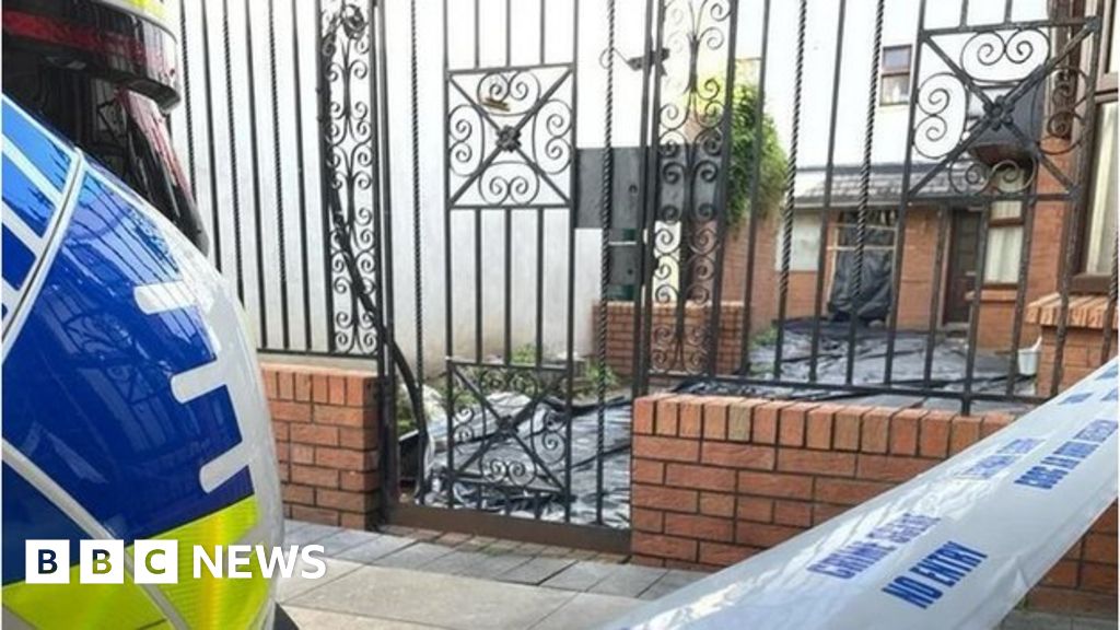 Tralee stabbing : Men released without charge - BBC News