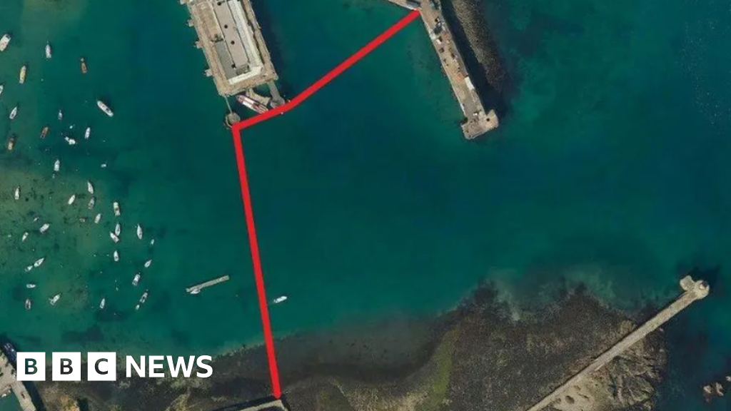 Seven groups approved for Guernsey's Christmas Day harbour dive