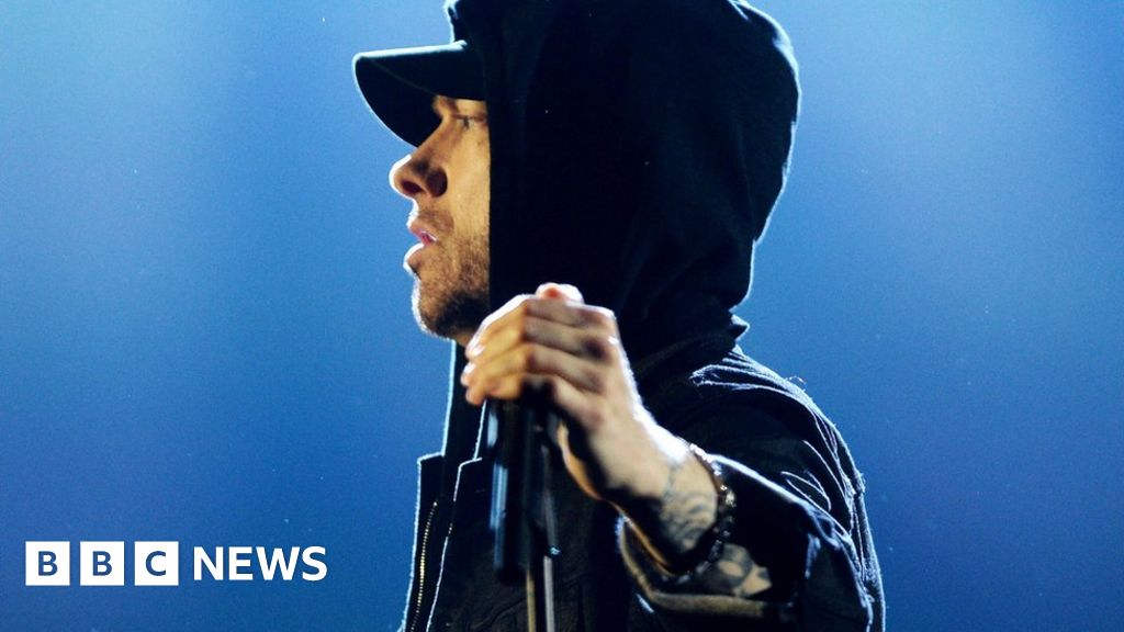 Eminem 'not sure' how he won MTV award - BBC News