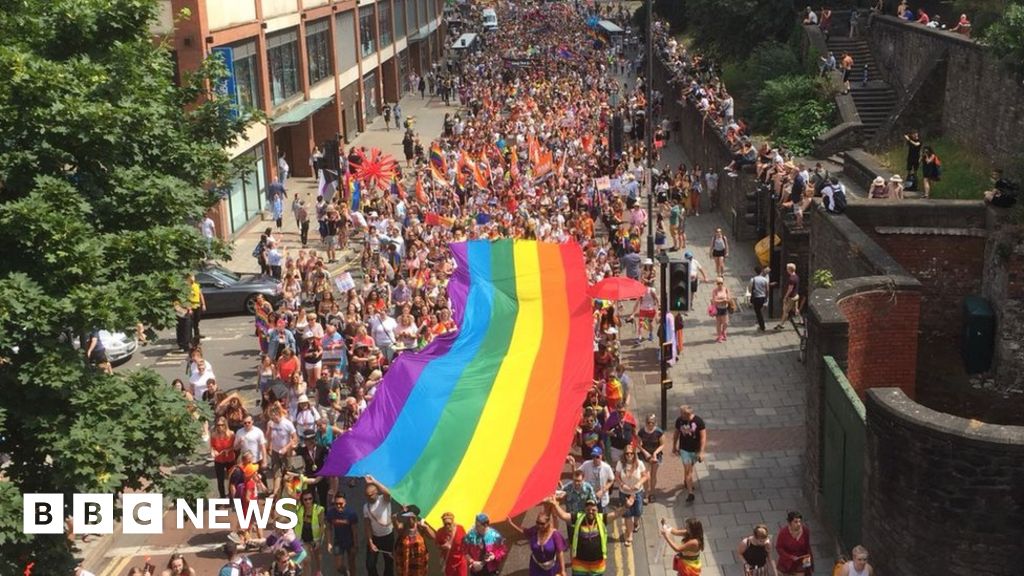 Bristol Pride moves to The Downs and doubles in size - BBC News