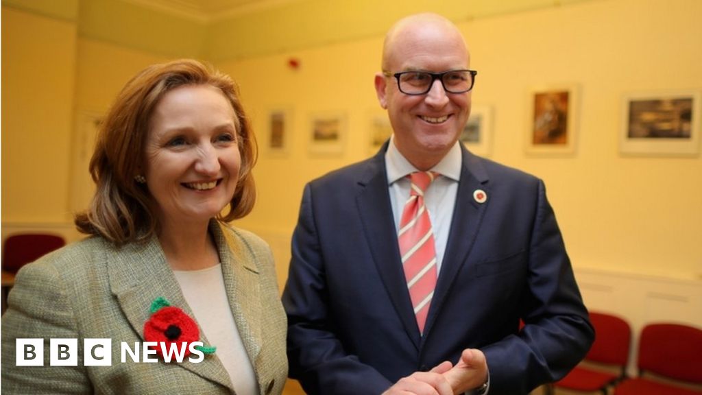 UKIP leadership rivals spar over who can unite the party - BBC News