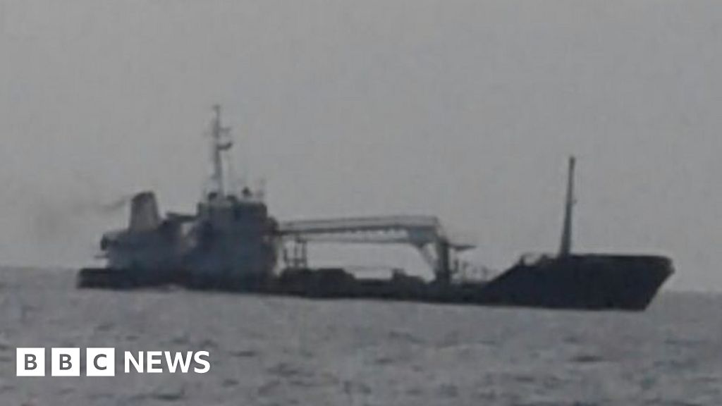 Somalia ship hijack: Pirates release vessel without ransom - BBC News