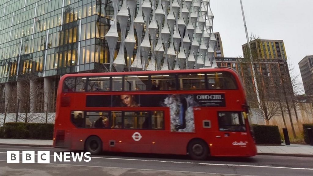 London bus drivers to strike in run-up to Christmas - BBC News