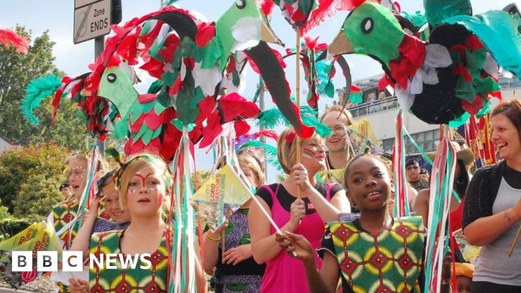 Norwich Lord Mayor's procession returns after Covid hiatus - BBC News