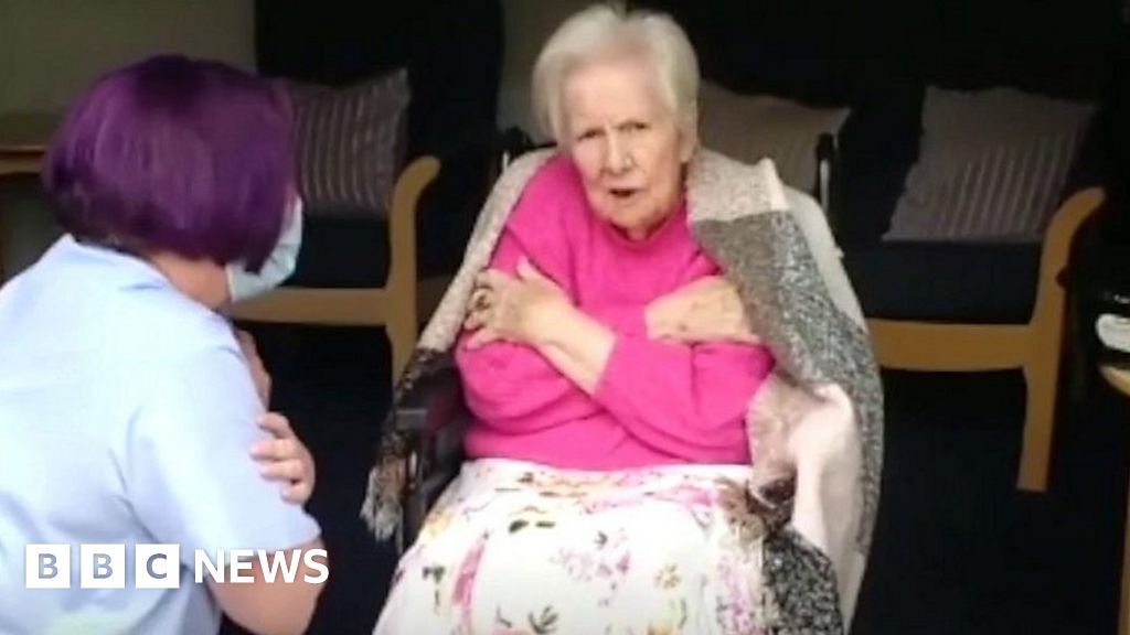 Coronavirus: Families seek rule change on visiting relatives - BBC News