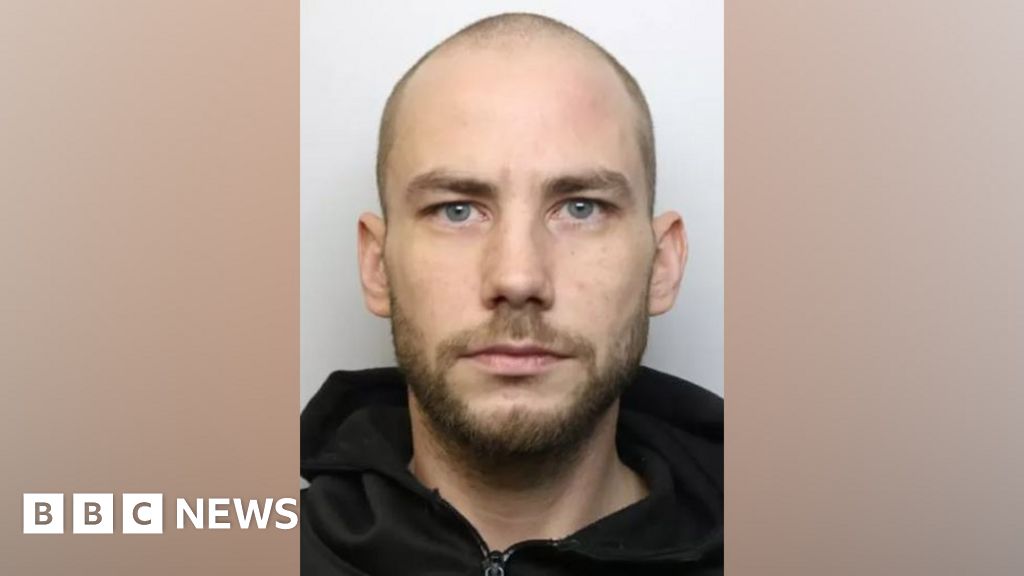 Kent: Man jailed for sexually assaulting girl, 15, on train - BBC News