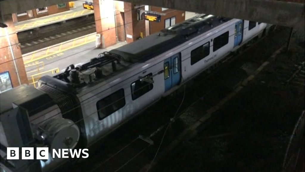 Trains halted after power lines damaged in Stevenage - BBC News