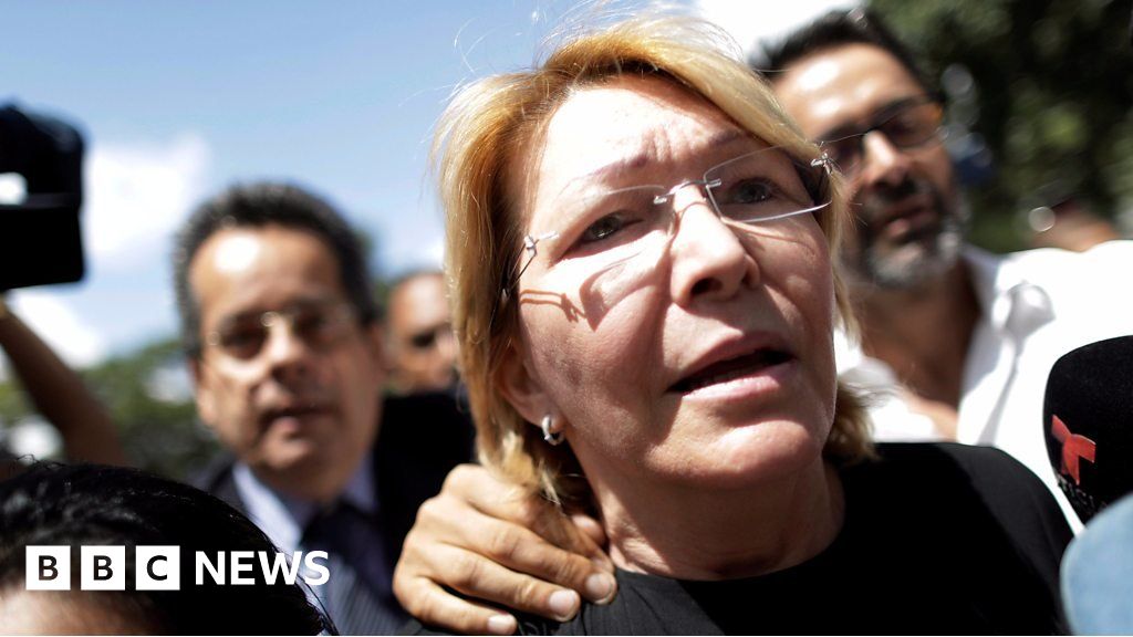 Sacked Venezuela prosecutor slams 'dictatorship' - BBC News