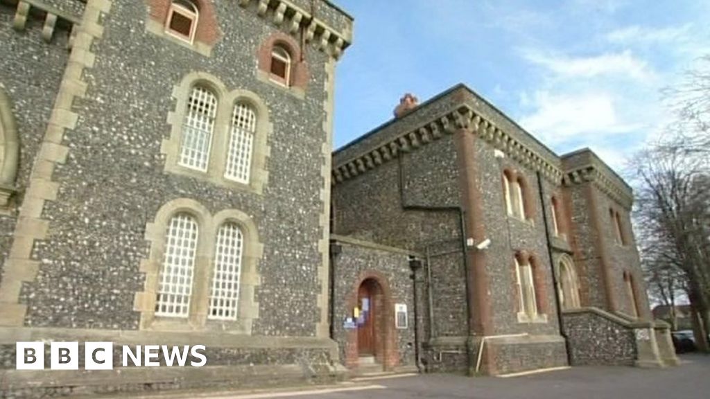 HMP Lewes 'getting worse' despite special measures, inspectors find