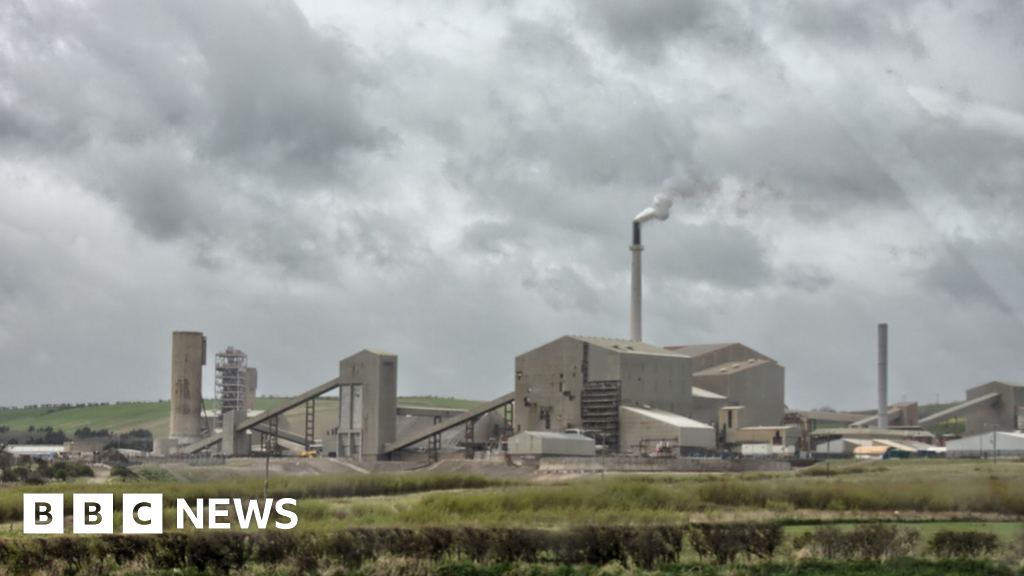 Further 140 jobs to go at Cleveland Potash mine - BBC News