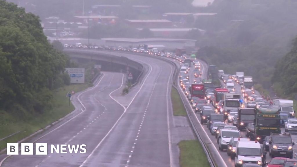 Three dead after van overturns near Plymouth - BBC News